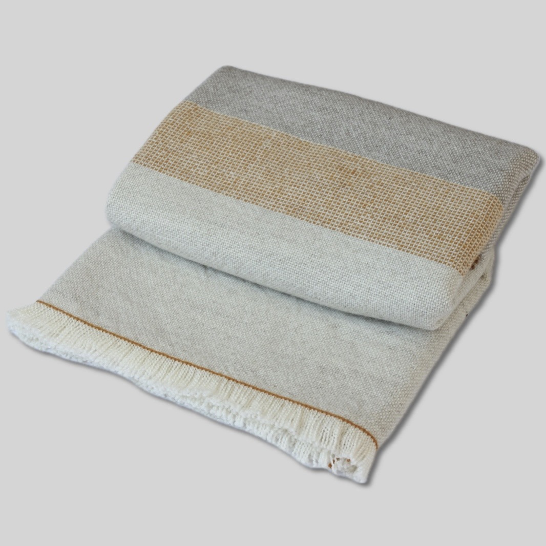 Le rustique, un plaid artisanal 100% naturel aux lignes épurées